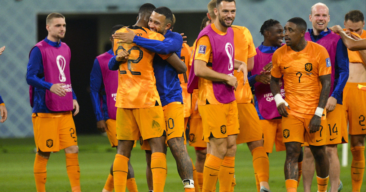 Oranje-spelers bouwen met Van Gaal een feestje | Shownieuws Oranje-spelers bouwen met Van Gaal een feestje | Shownieuws