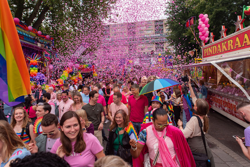 in Tilburg zien we de wereld door een roze bril