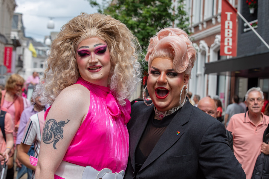 in Tilburg zien we de wereld door een roze bril