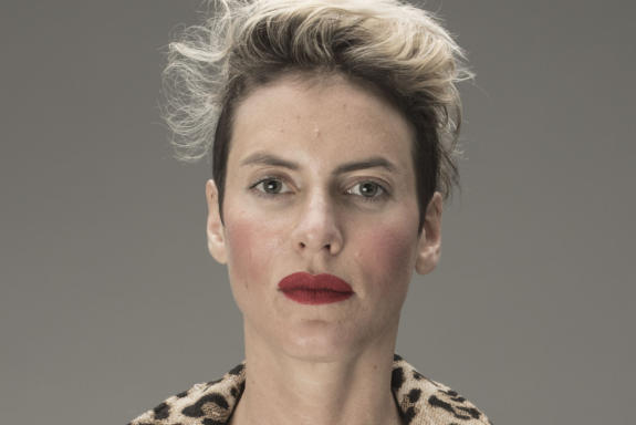 Nina Rung: Vart tionde barn i Sverige lever i hem med | unicef.se