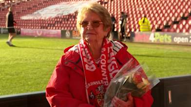 Lifelong Barnsley FC fan becomes the club's oldest mascot at 90 ...