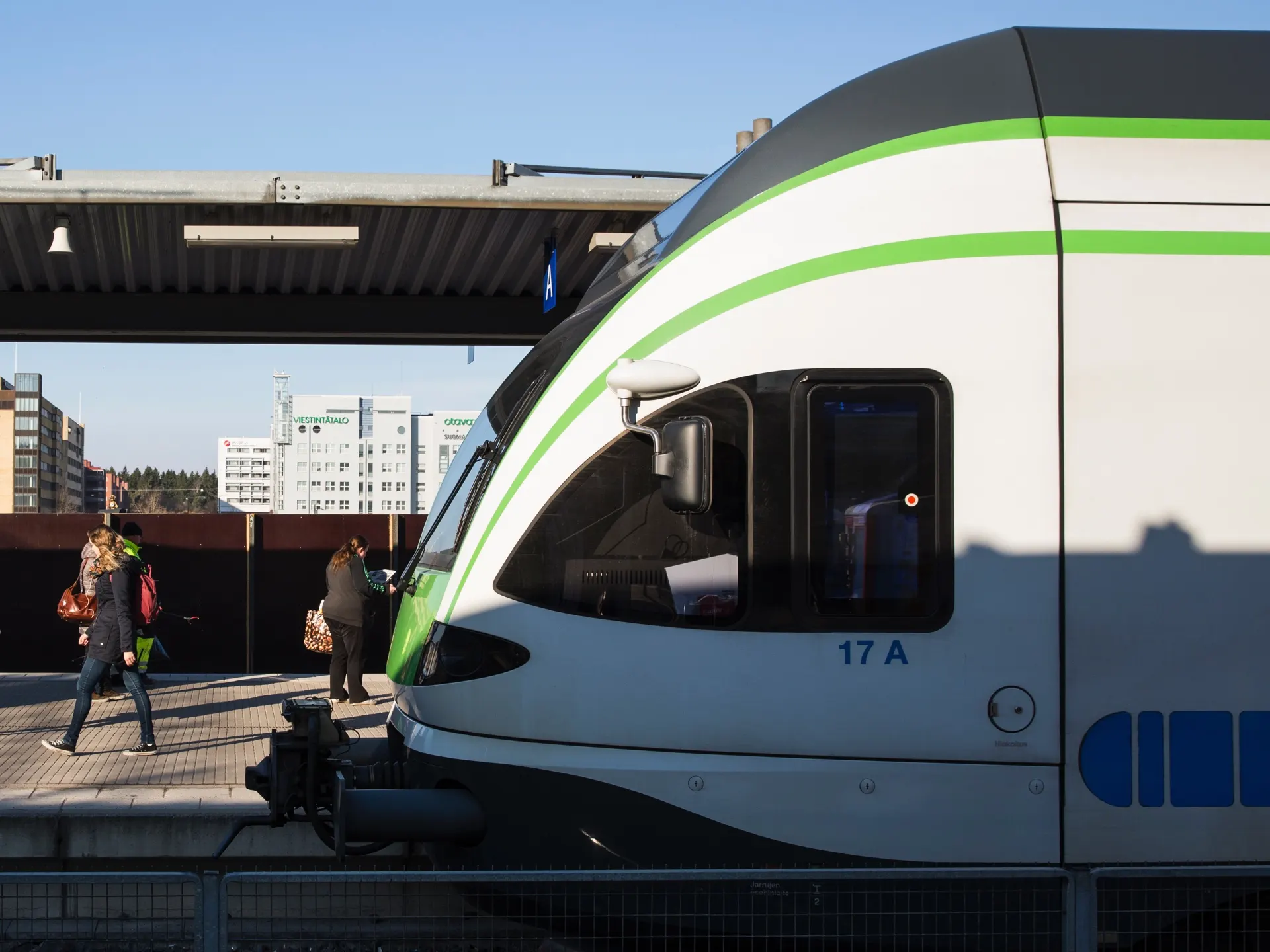 Get to the airport by train - VR