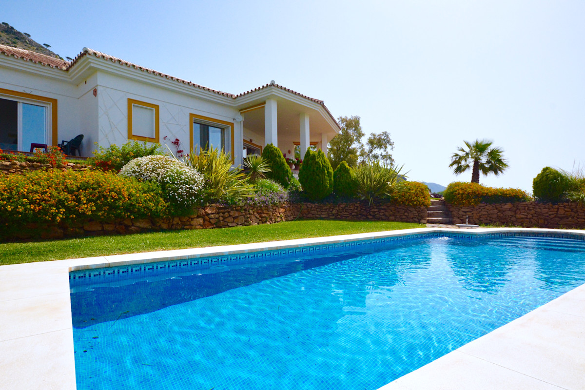 Great holiday ideas in large villas in Spain | Vrbo UK