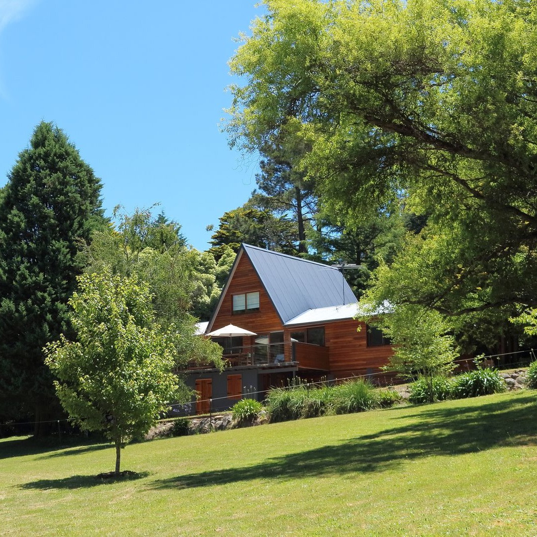 Enjoy rest and relaxation in your Leura accommodation | Stayz