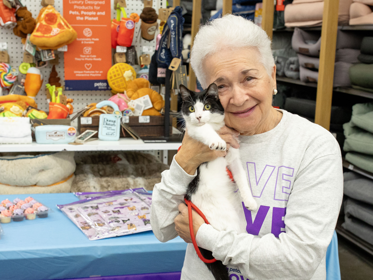 Senior Cat Murray Helps Amy Find Purpose In Life
