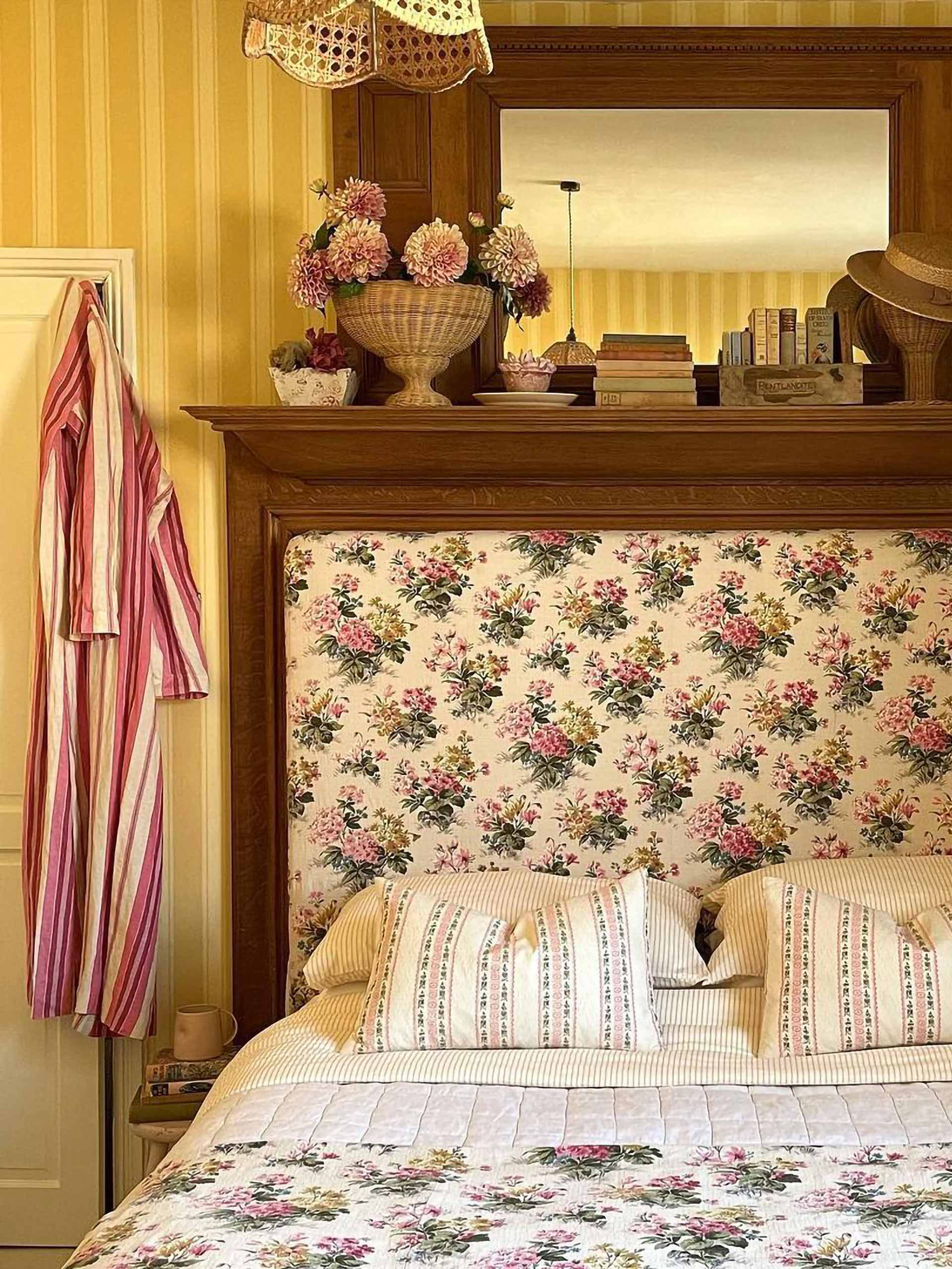 Point Of View with Violet Dent... | Collagerie.com - Collagerie
