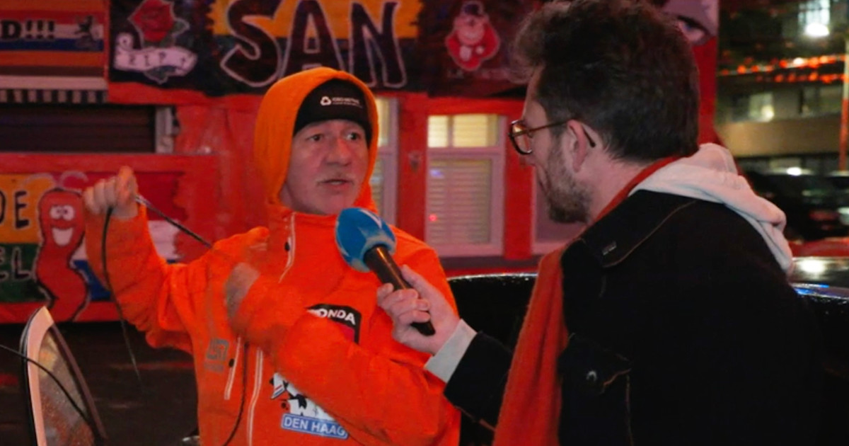 'Ik loop een beetje mank, want ik ben gisteren naar de hoeren geweest ... 'Ik loop een beetje mank, want ik ben gisteren naar de hoeren geweest ...