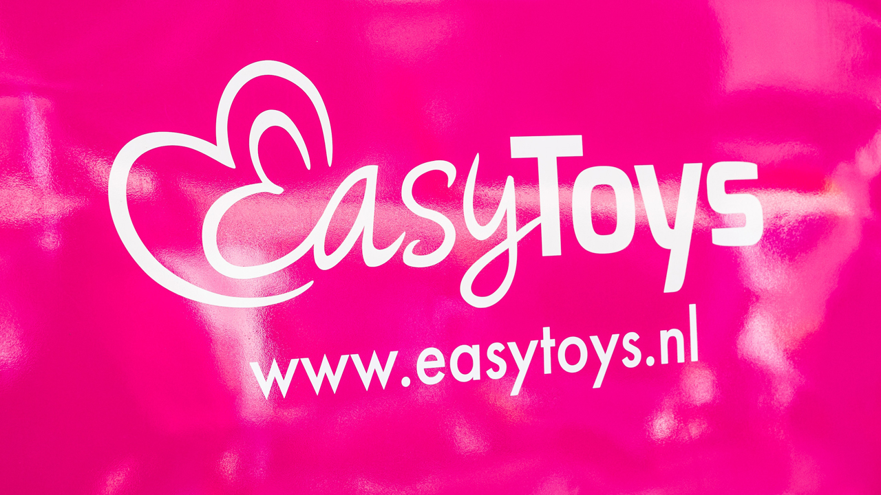 Shell weert ludieke reclame van EasyToys over 'Tarzanbocht' uit ...