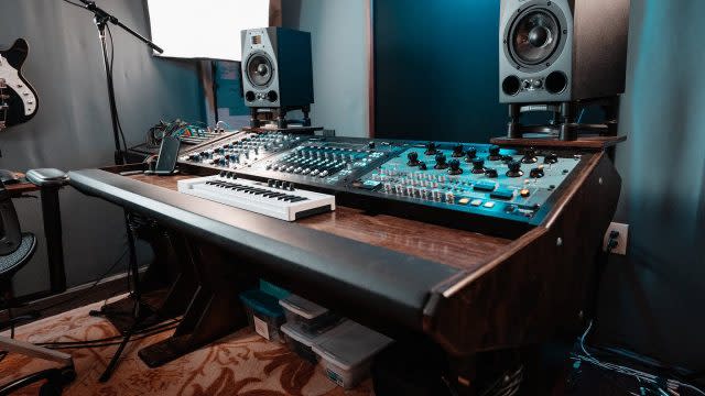 Andrew Masters Makes a Mini Warm Audio Console for His Studio | Warm ...