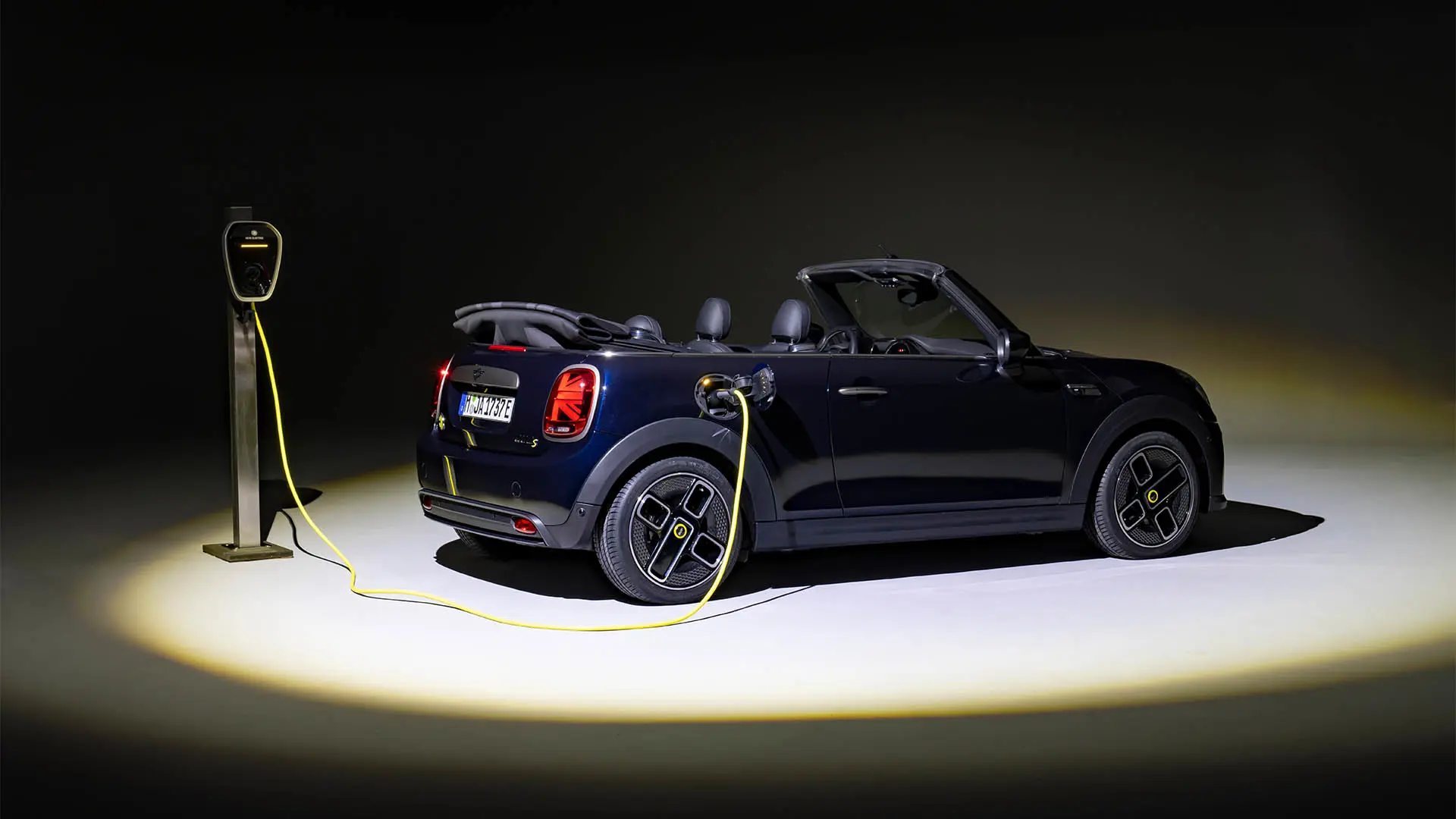 Ontdek de MINI Electric Cabrio bij Dusseldorp MINI