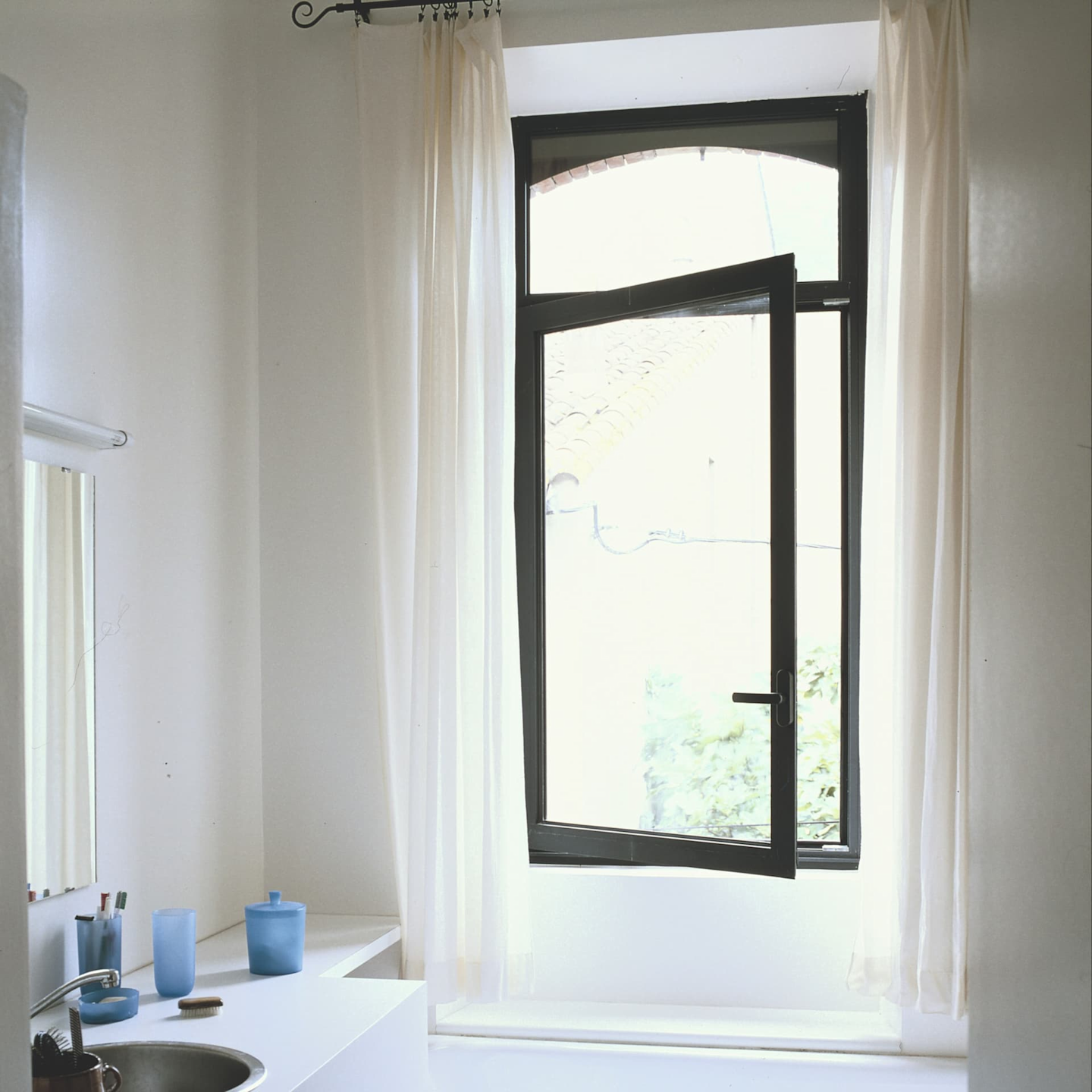 Janelas Pivotantes Alumínio - TECHNAL