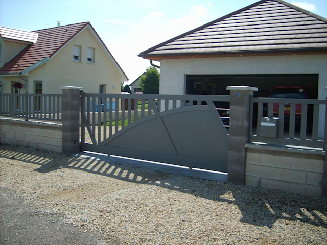 Portail design aluminium - TECHNAL