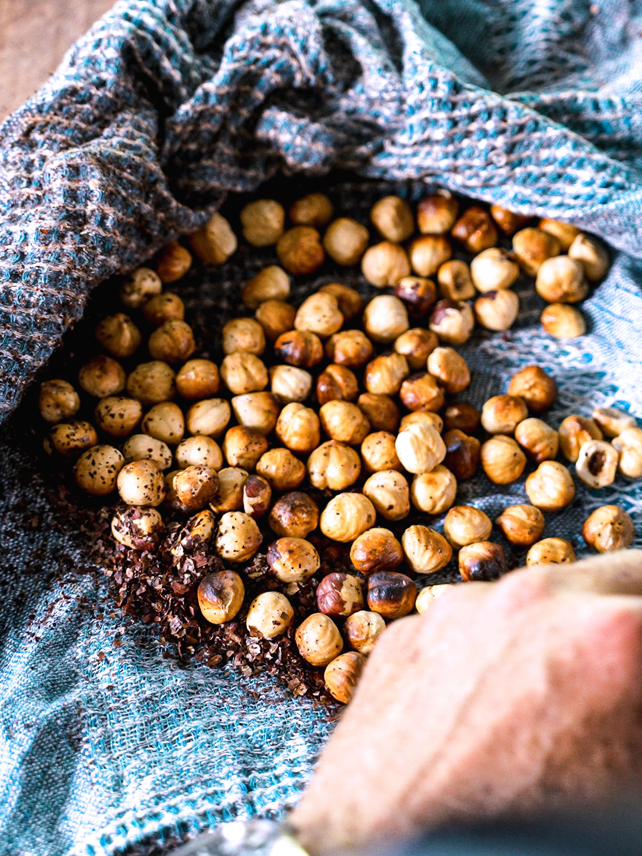 Haselnüsse einfach selber schälen | HOMEMADE