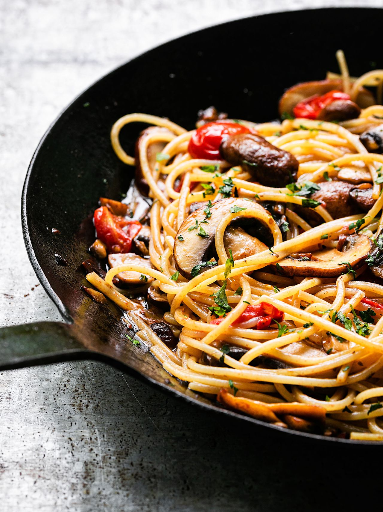 Spaghetti mit Pilzen und brauner Butter | HOMEMADE