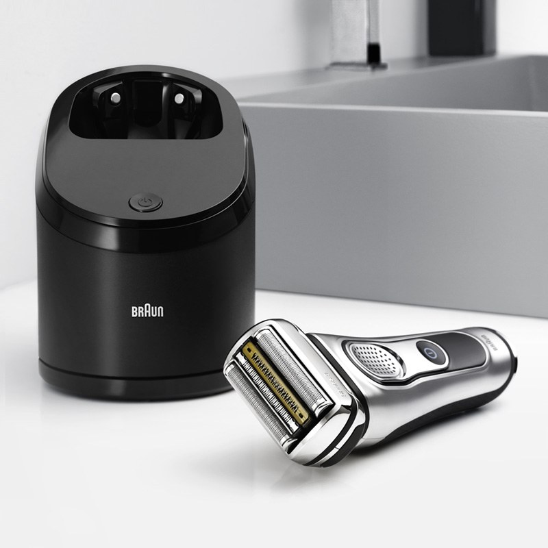 Come pulire il rasoio con Braun Clean and Renew | Braun