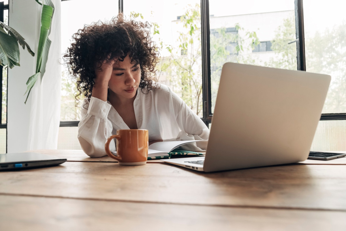 How to Deal with Burnout: Symptoms, Causes, and Tips