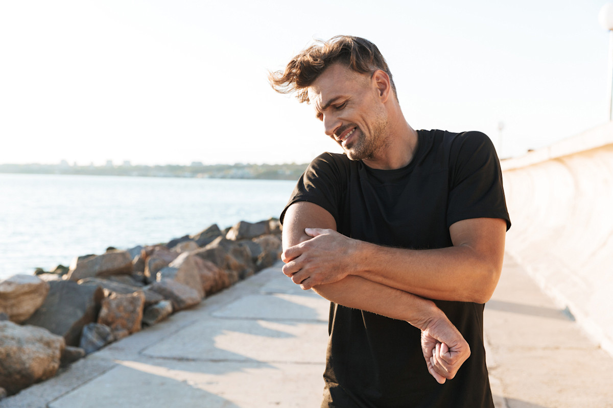 Tricep Tendonitis: Causes, Treatments, and Exercises