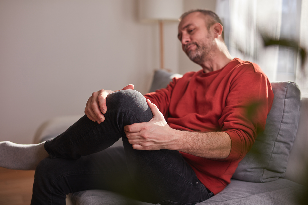 Stiff Knee Causes Symptoms and Treatment