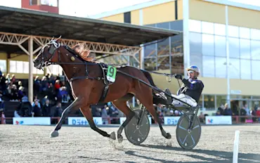 V64®: Kanoninsats av Dats So Cool – då blev det omöjligt uppdrag för ...