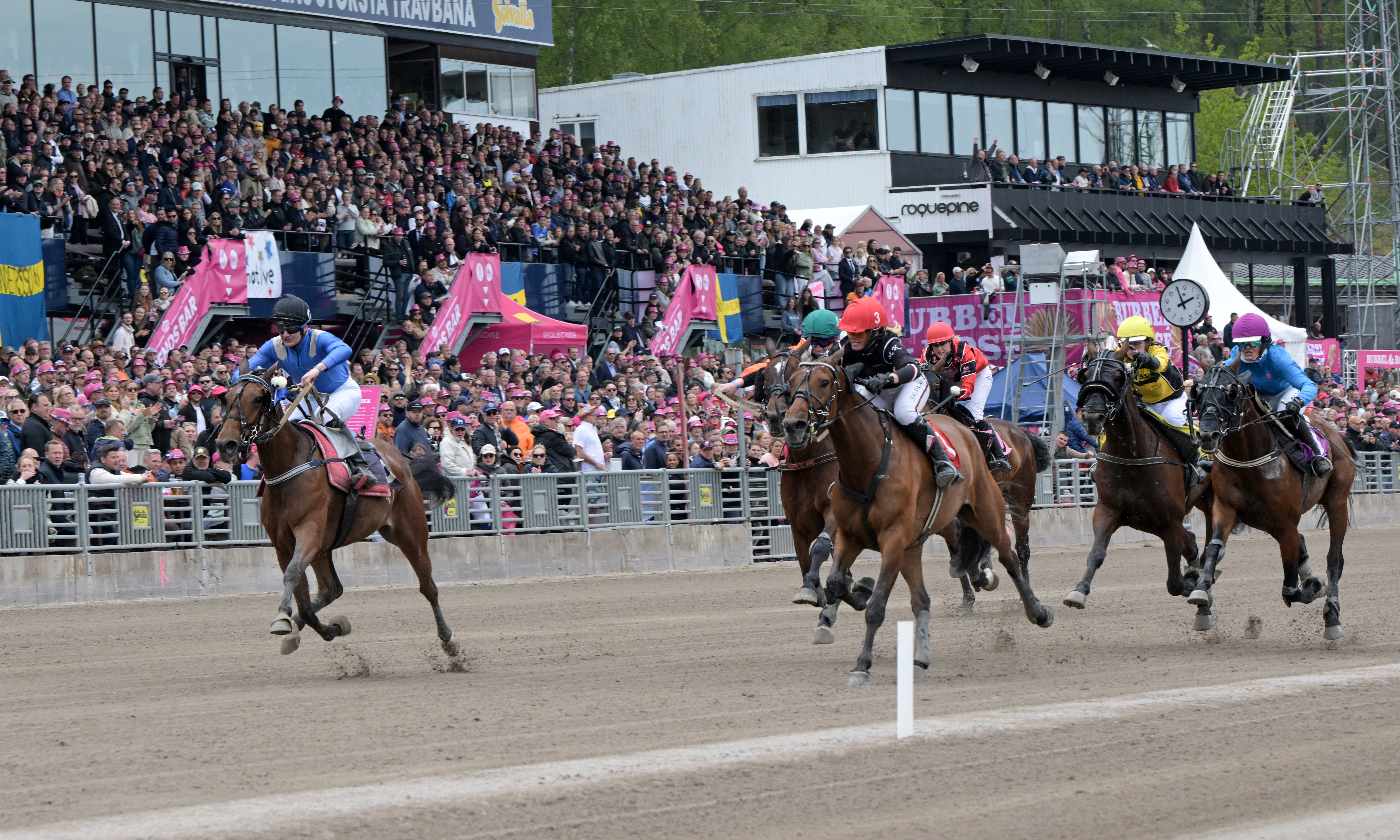 Red hem Montéeliten åt barndomsvännen | ATG