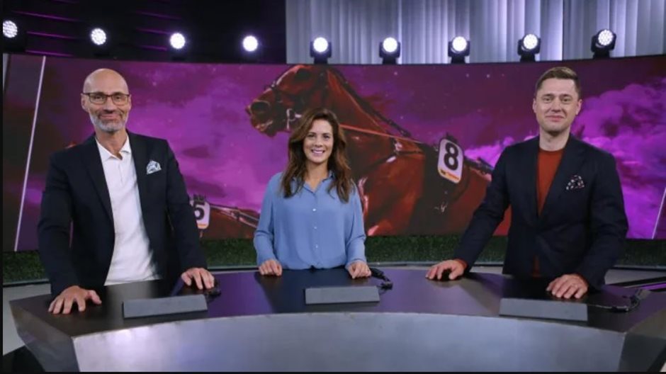 Elitloppshelgen i tv – alla kanaler och program | ATG
