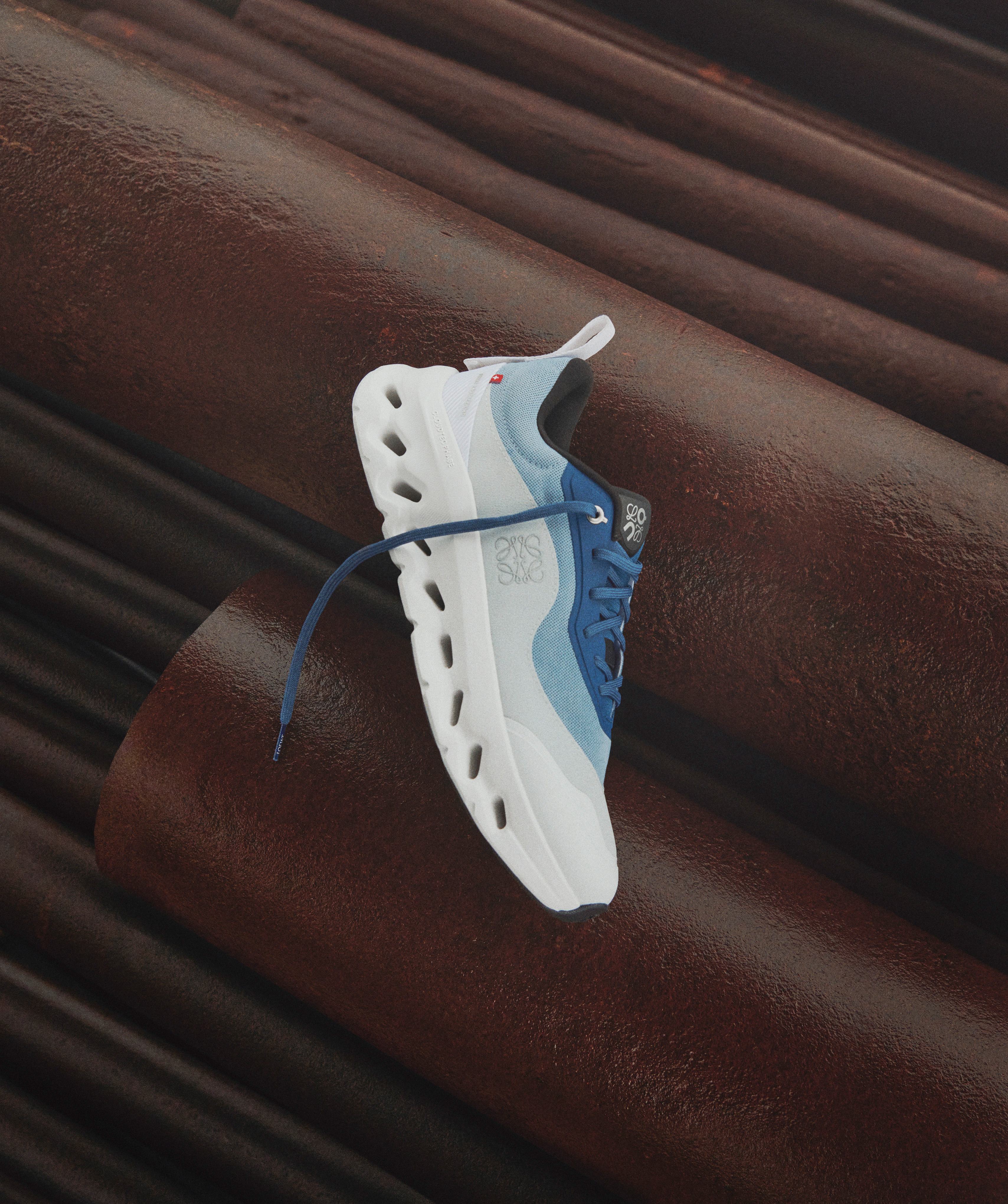 Collaboration LOEWE × On: high-tech, high-fashion apparel and ...