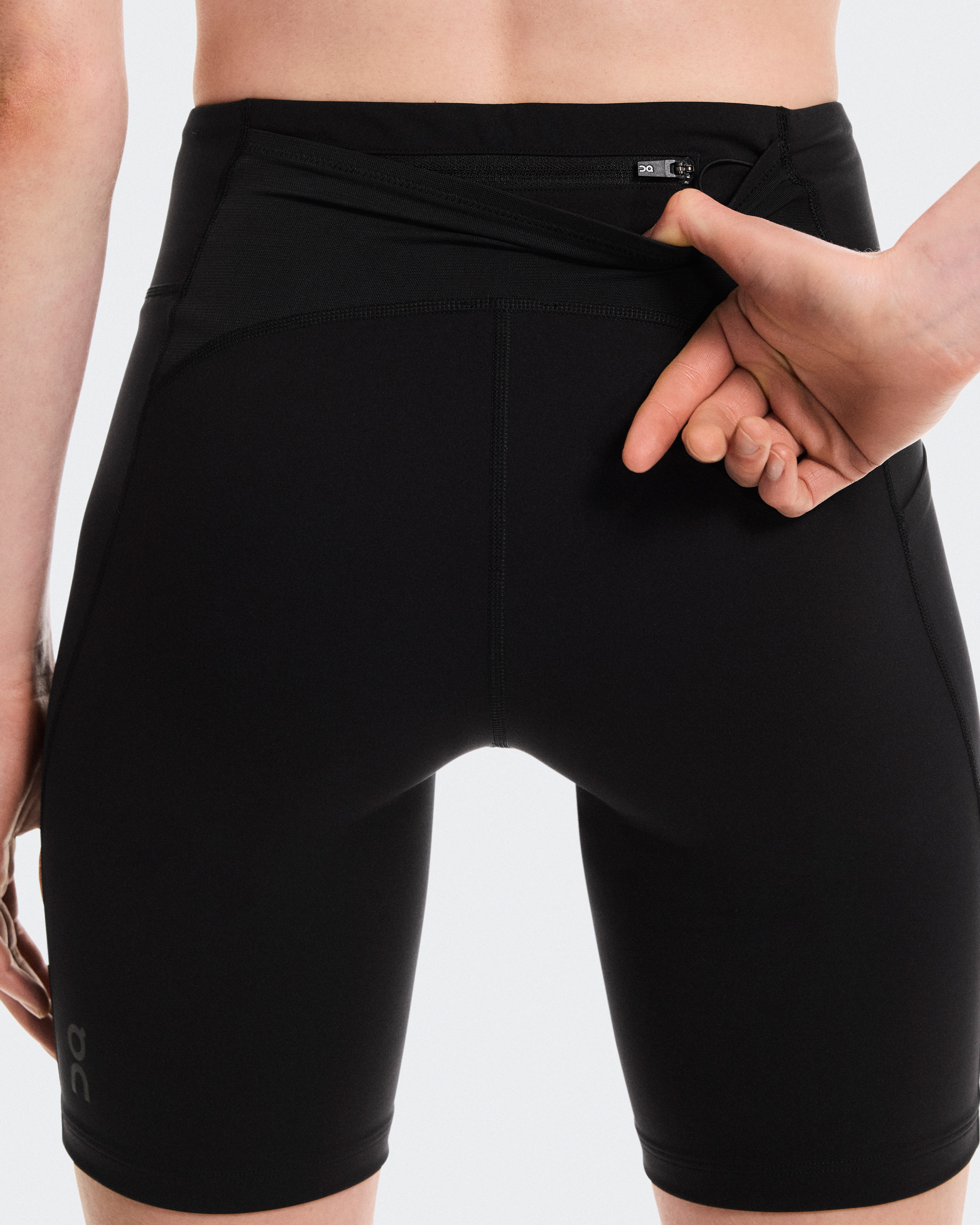 Women's 8" Performance Tights | Black | On Switzerland