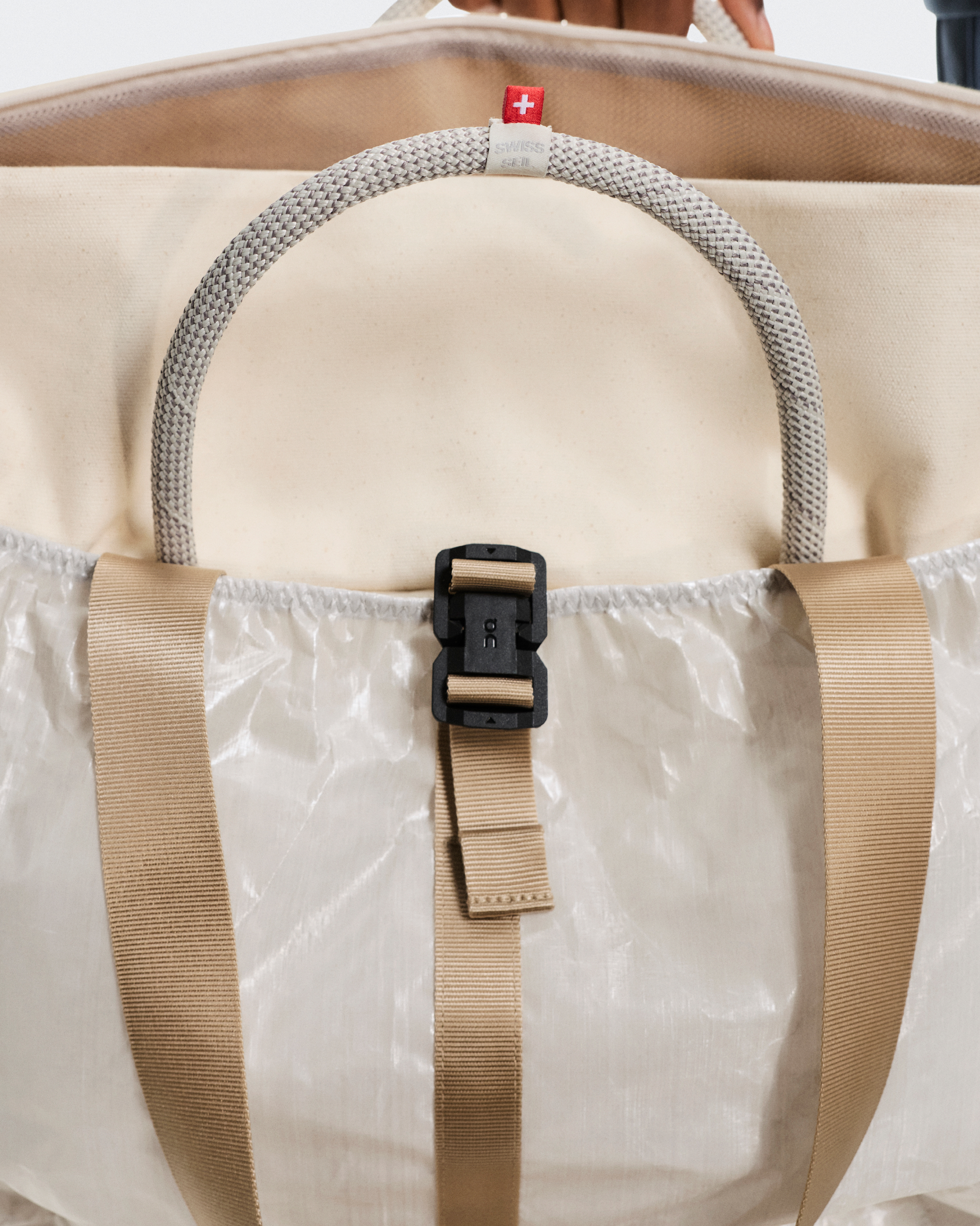 Court Pack 40L | Beige & White | On Brazil