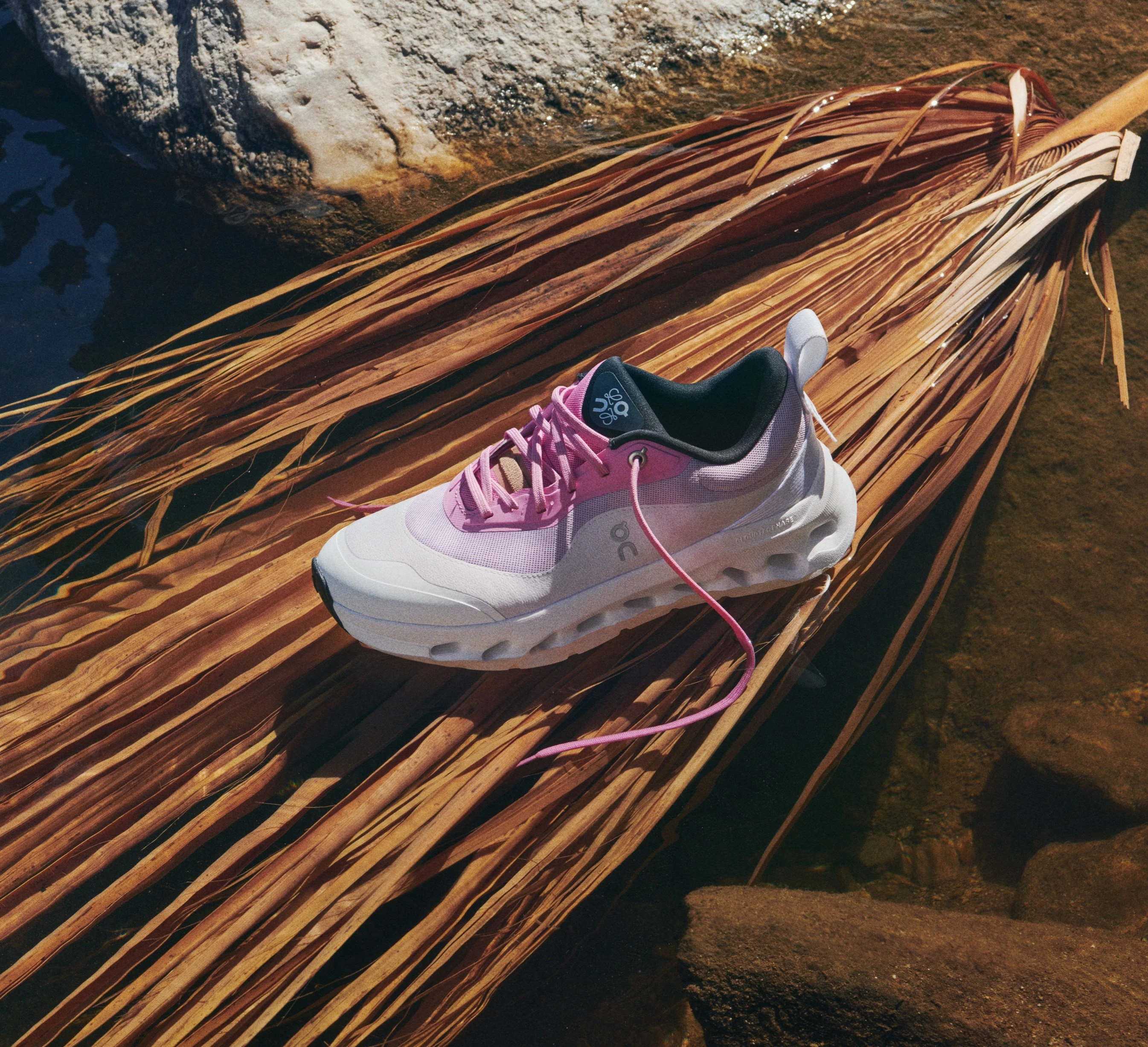 Collaboration LOEWE × On: high-tech, high-fashion apparel and ...