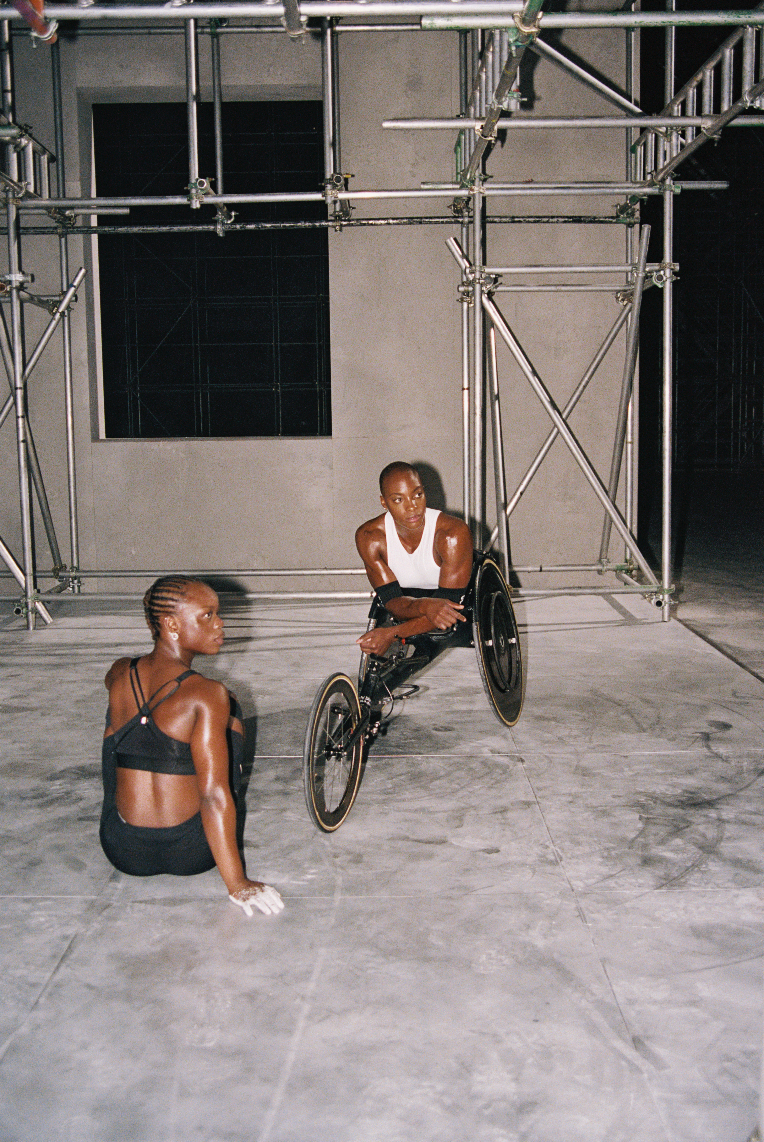 Behind the scenes of THE BODY IS ART, a project by FKA twigs and On ...