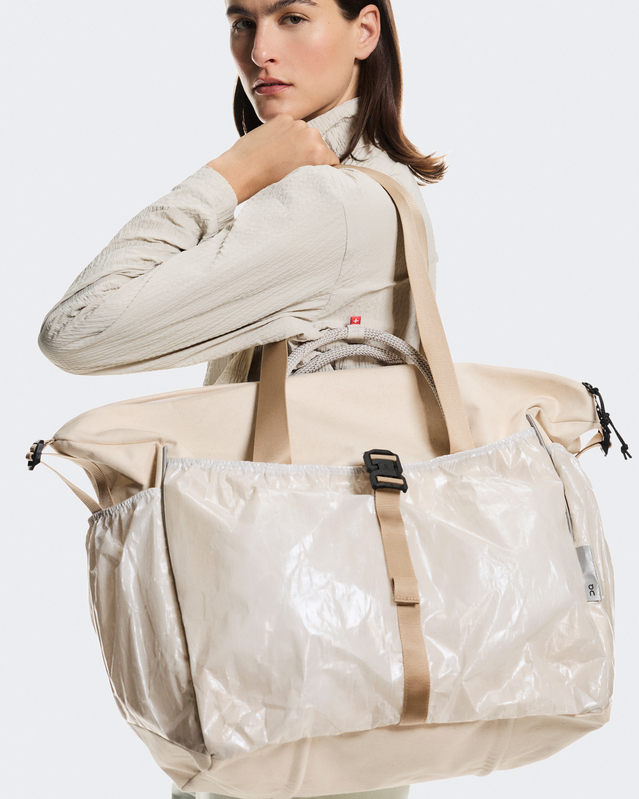Court Pack 40L | Beige & White | On United States