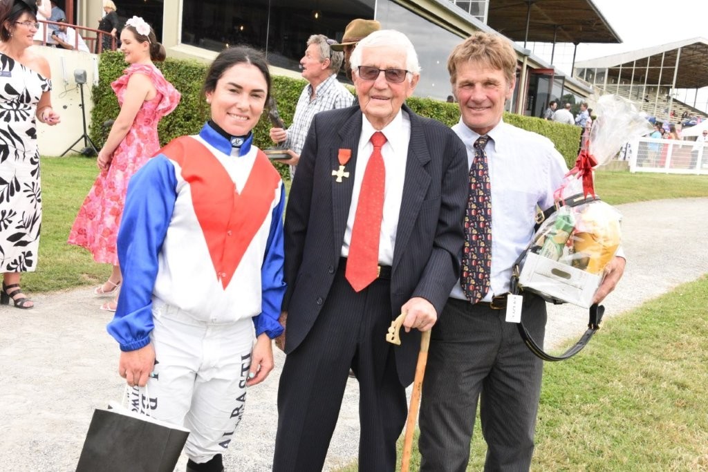 Our Echo takes Wingatui feature in thrilling finish