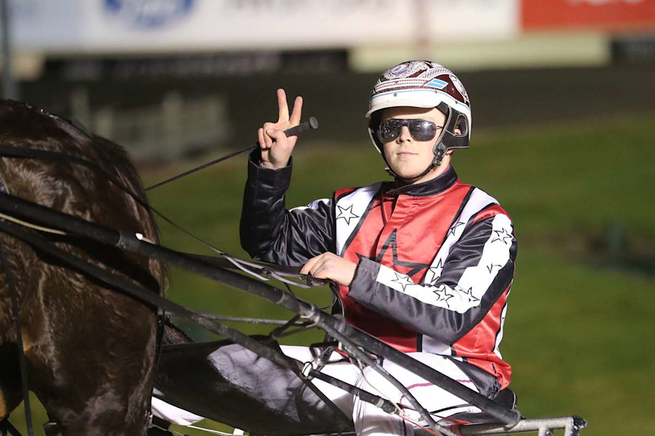 Dalgety's late bid for the Junior Drivers' premiership