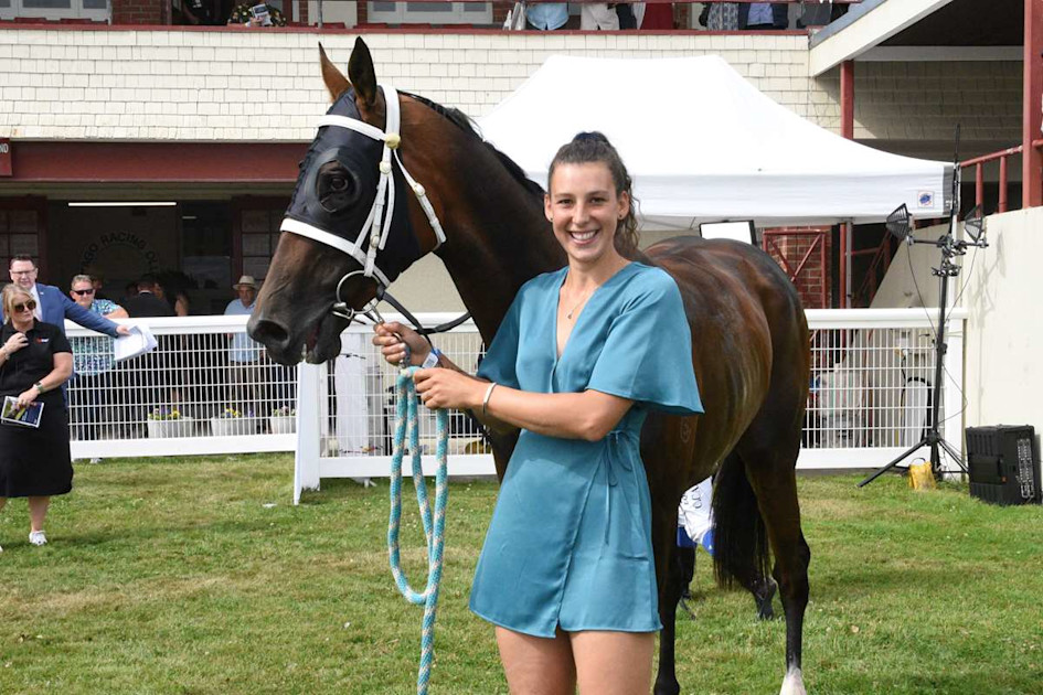 Turner holds strong hand at home meeting