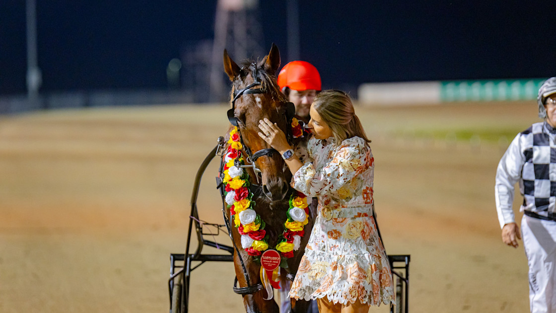 Across the Ditch: Feature racing on full display