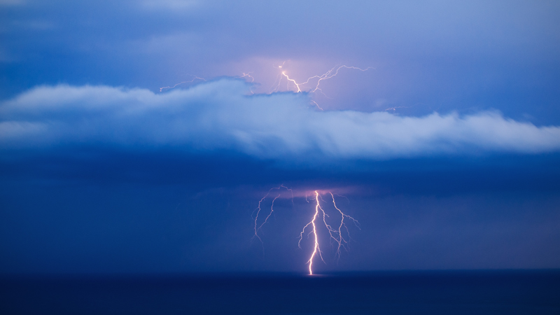 Lightning 이미지, 사진 - Lightning 사진 | Shutterstock