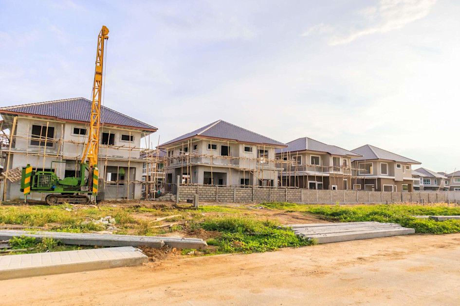 Builder confidence declines even as home starts rise