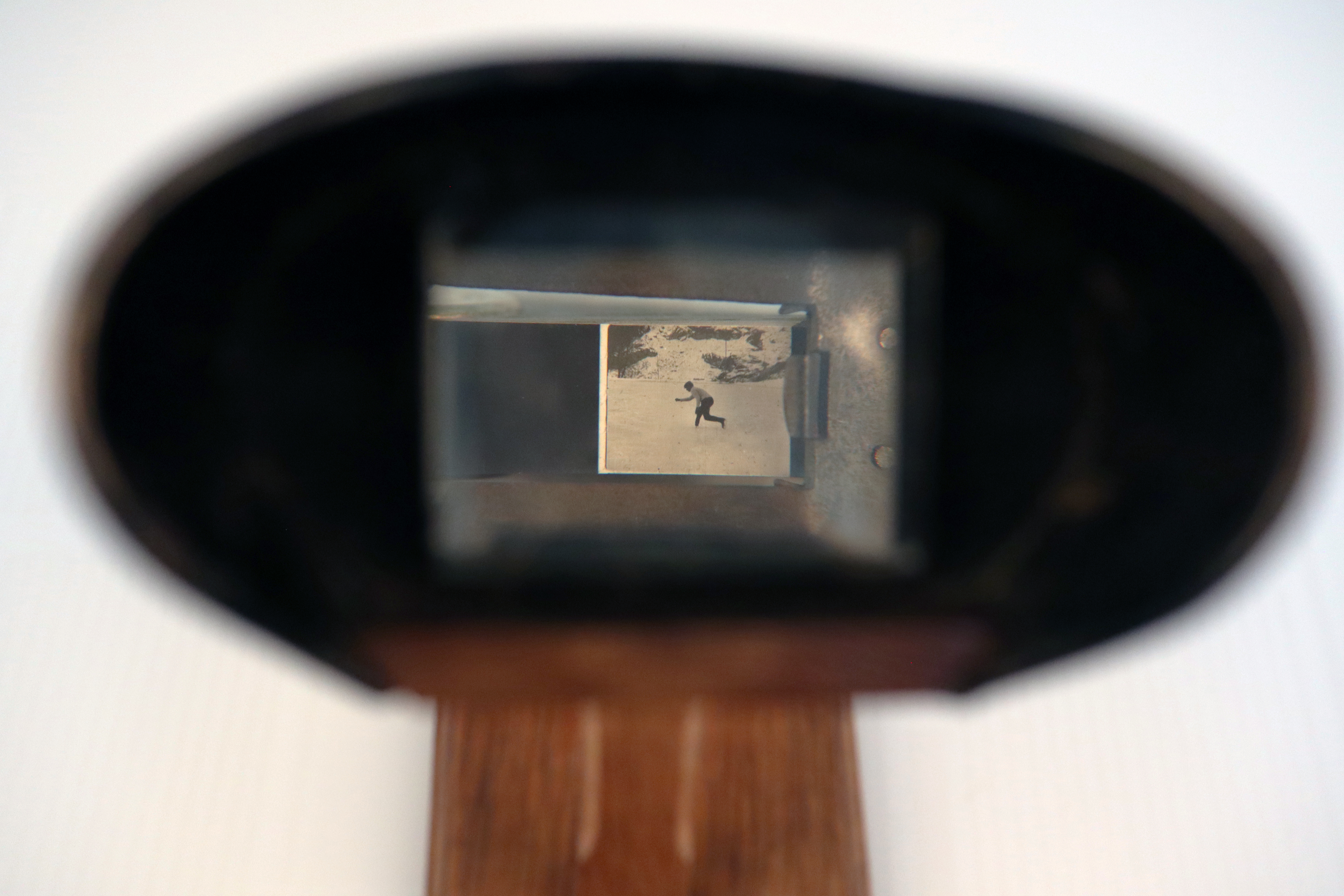 The Kinora - the first home cinema technology | Europeana