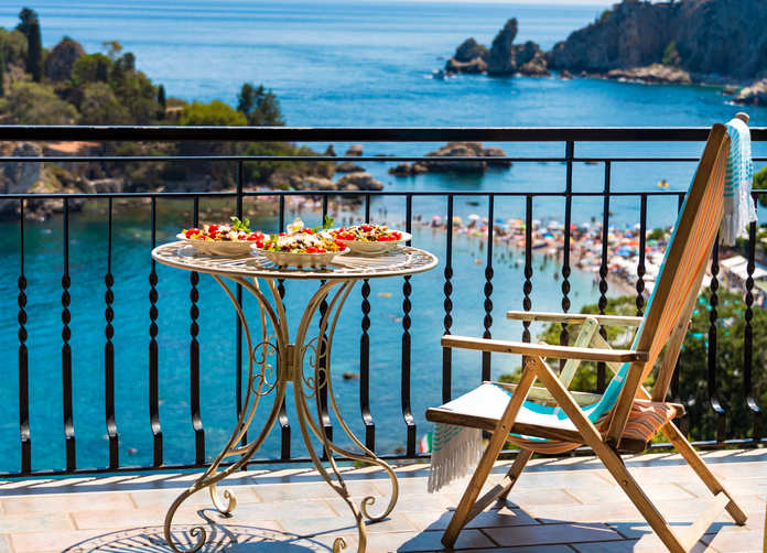 Top 20 Warm Holiday Destinations: Avoid the Cold | Plum Guide