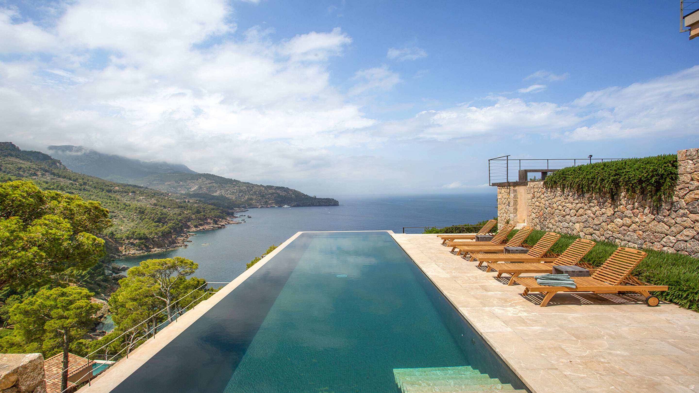 Book a stay in the world's most remarkable homes | Plum Guide