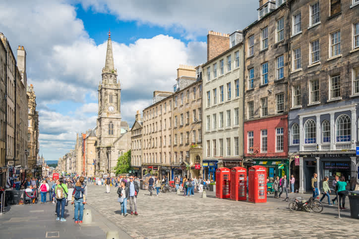 The Safest Areas in Edinburgh: Where to Stay | Plum Guide