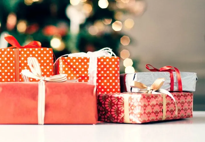 How To Throw the Ultimate White Elephant Party + Fun Printables | FTD