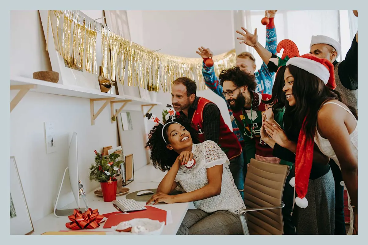 114 Holiday Greetings To Celebrate Everyone This Season | FTD