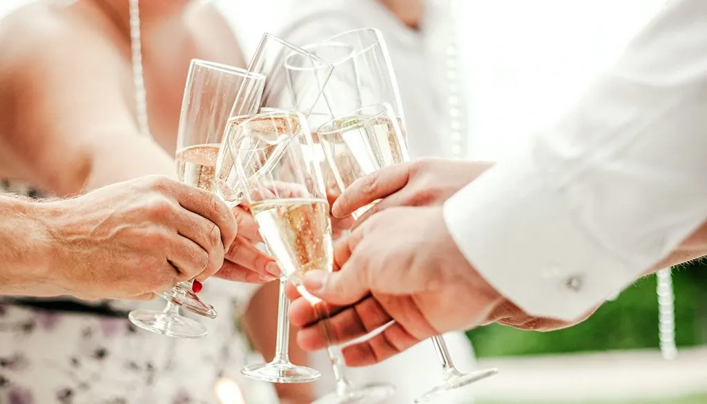 What to Expect at a Celebration of Life | FTD