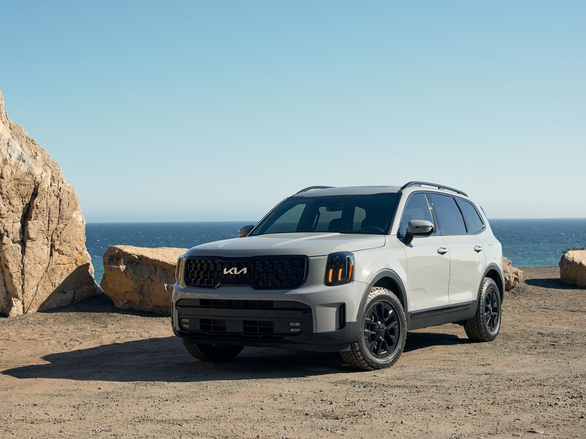 5 Best Midsize SUVs for Towing in 2025 | CARFAX