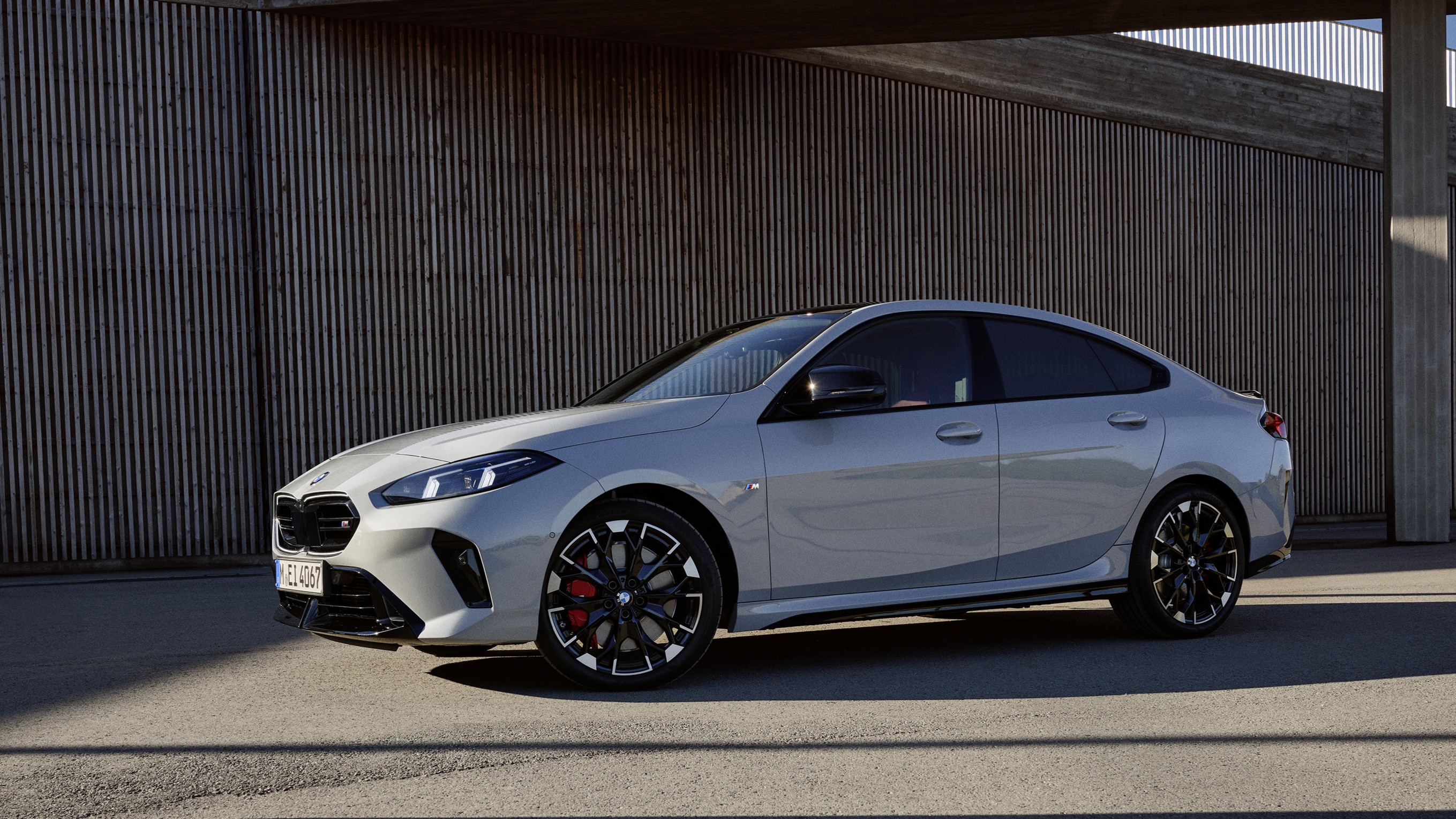 10 Luxury Cars With The Best Gas Mileage | CARFAX