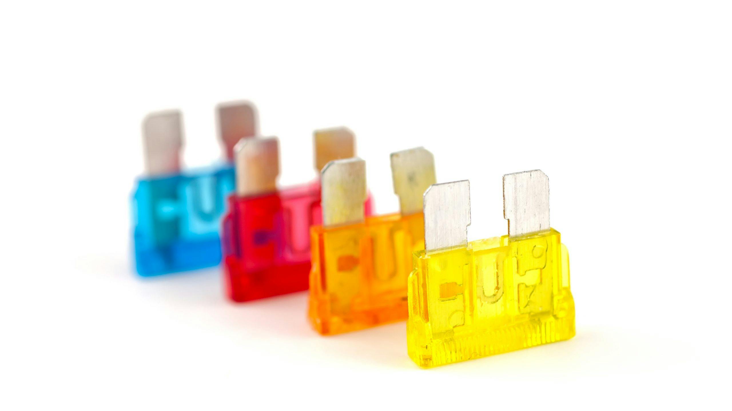 How to Check and Change a Blown Car Fuse | CARFAX