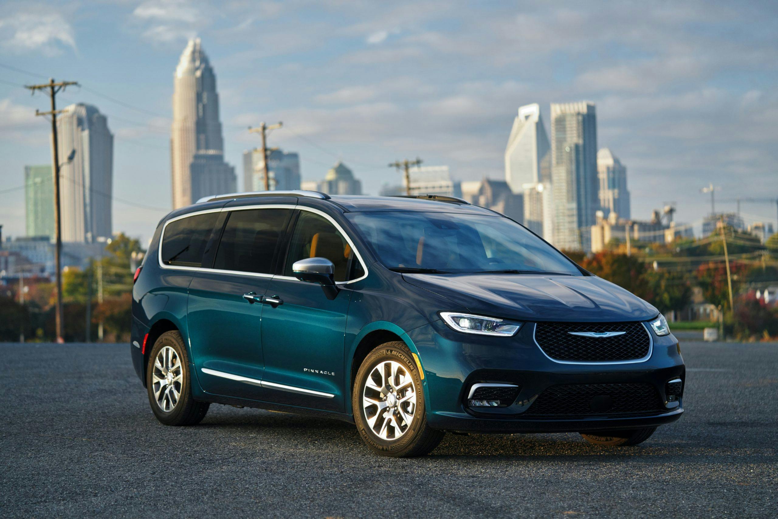 Hybrid Minivans Available in 2026 | CARFAX