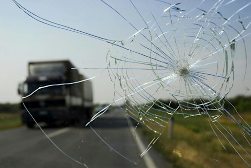 Cracked Windshield Repair & Replacement Guide | CARFAX