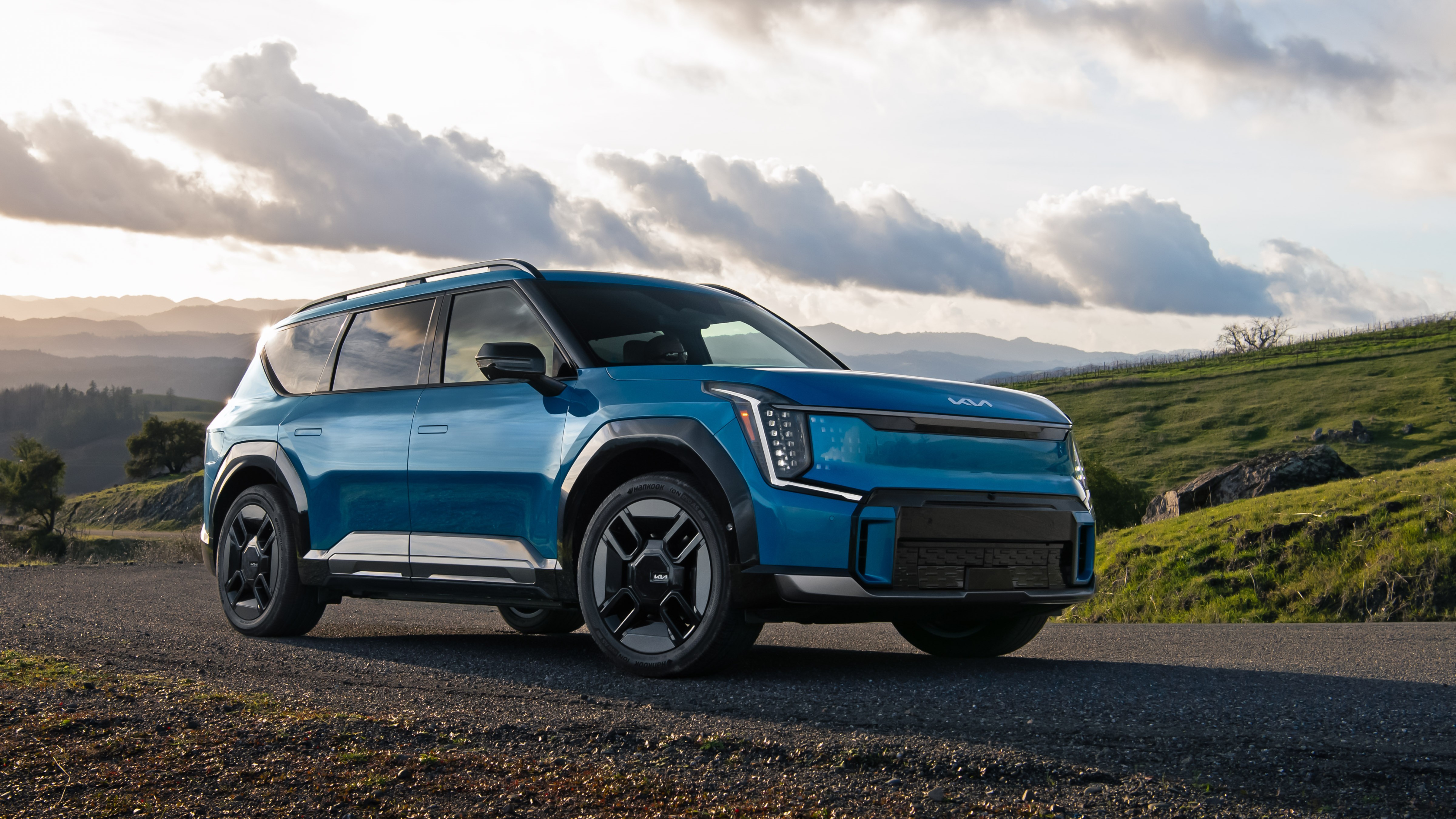 Best Electric Midsize SUVs of 2025 & 2026 | CARFAX